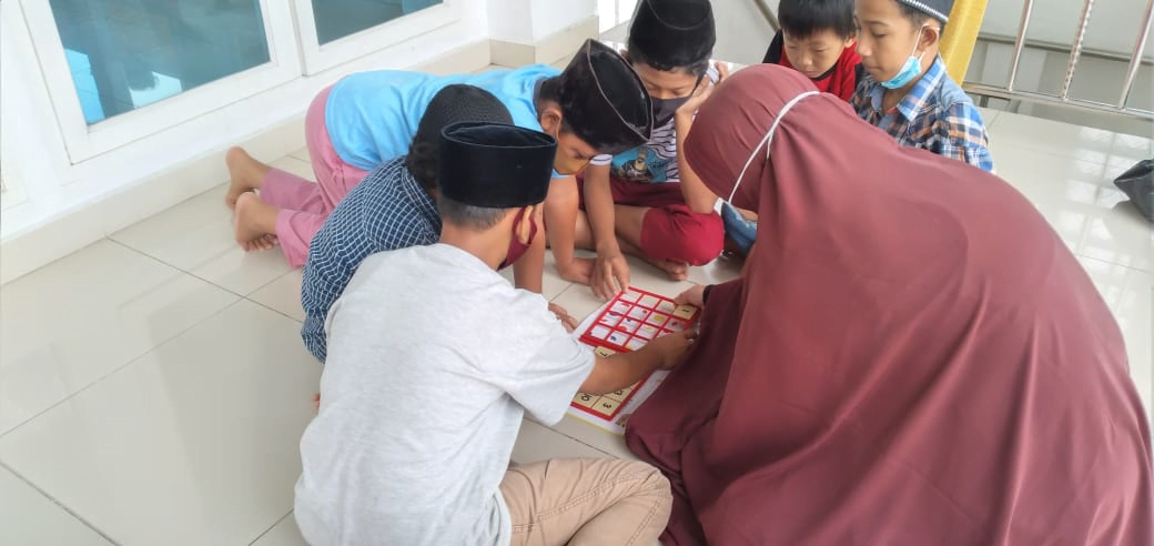 Pengabdian Masyarakat : Pembelajaran Matematika Asyik dan Menyenangkan ...